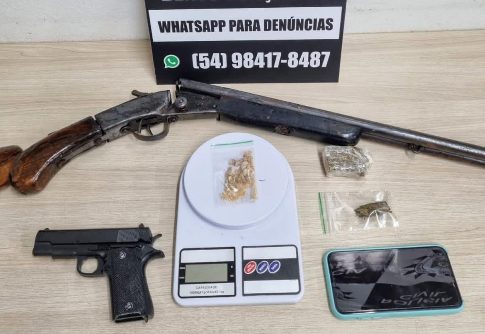 Jovem é Preso Com Armas E Drogas Em Bento Gonçalves